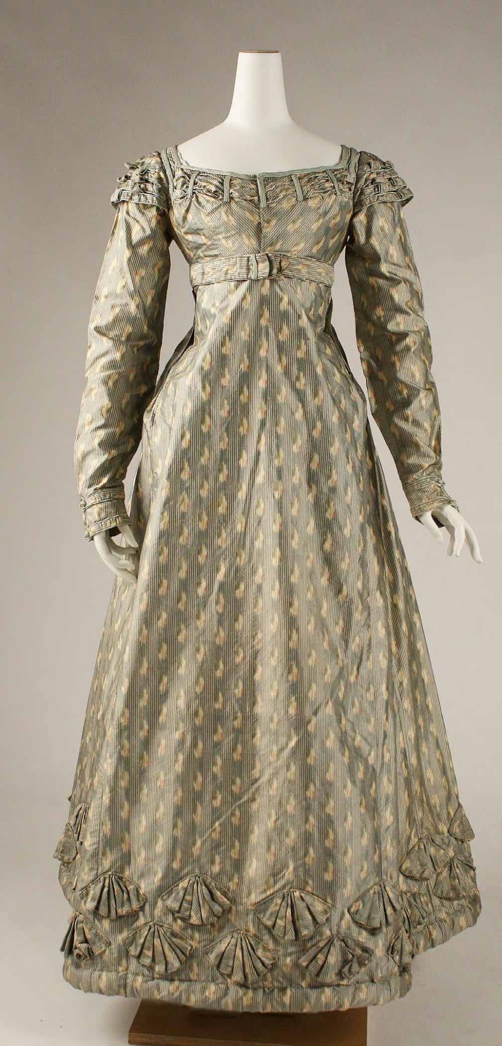 Fall of the Empire: Romanticism Through Dresses – Enchanted Living Magazine